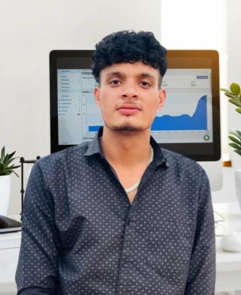 Luxury Mini Bus on Rent in Delhi| TrucksBuses.com